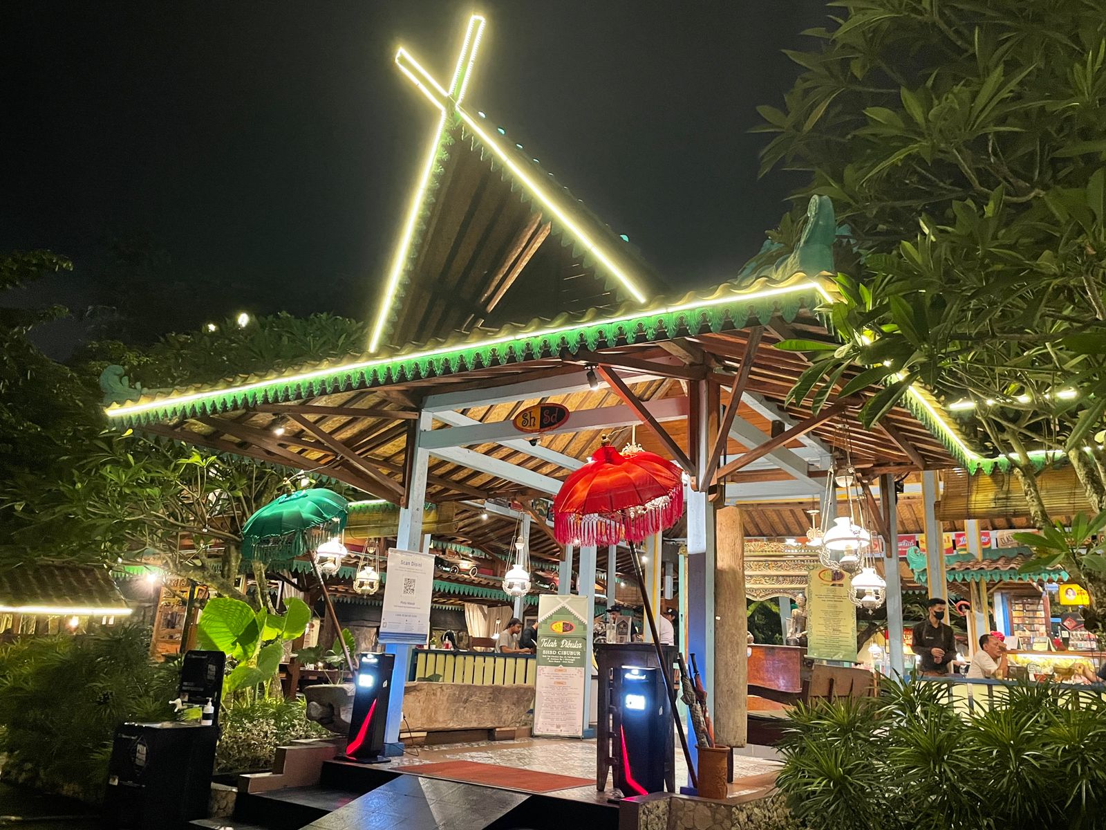 SHSD Sajikan Masakan Sunda dengan Suasana Tradisional yang ...